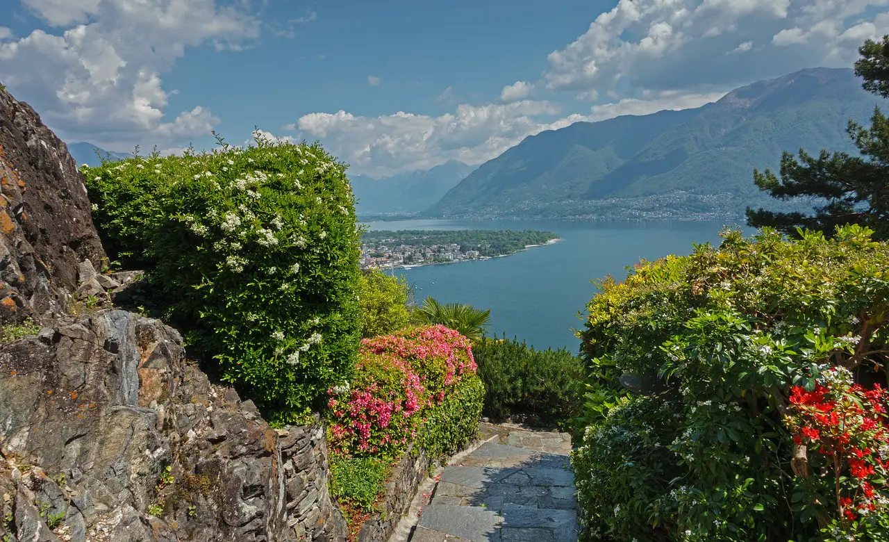 10 Most Beautiful Lakes in Switzerland to Visit | MultiCityTrips